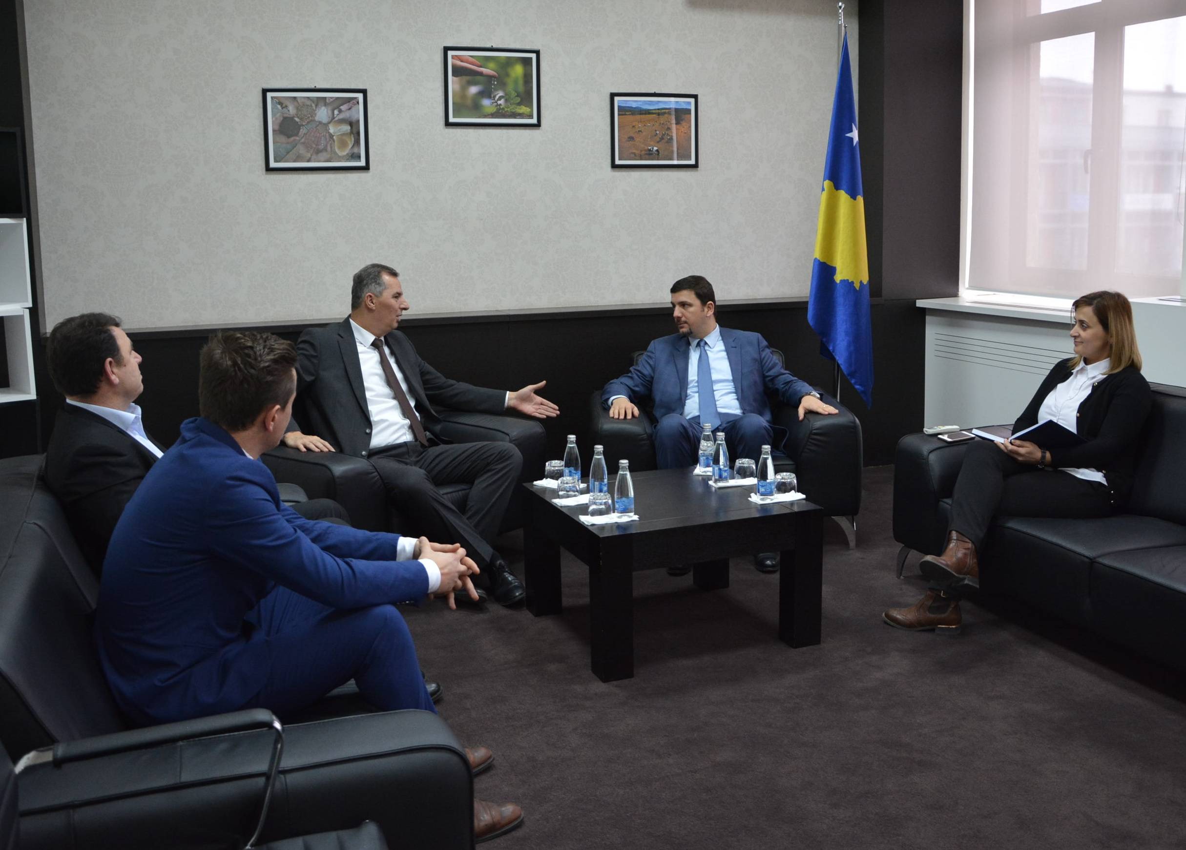 MBPZHR ofron mbështetje për fermerët e Suharekës - Bujqësi - Ekonomia MBPZHR ofron mbështetje për fermerët e Suharekës - Bujqësi - Ekonomia