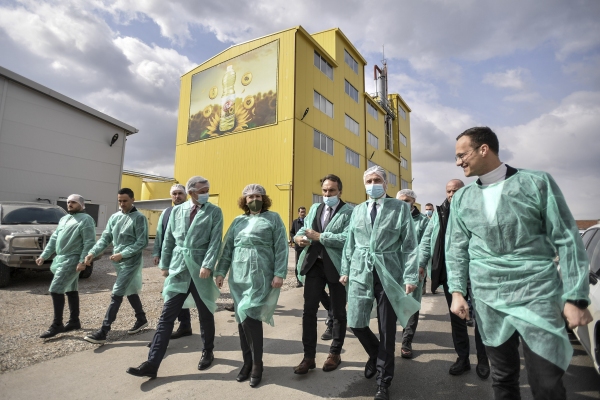 Fabrika “ Floil” në Gjilan ka në stoqe rreth 300 mijë litra vaj të ...