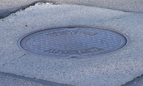 Vjedhin 16 kapakë të rrjetit të kanalizimit atmosferik në Prishtinë ...